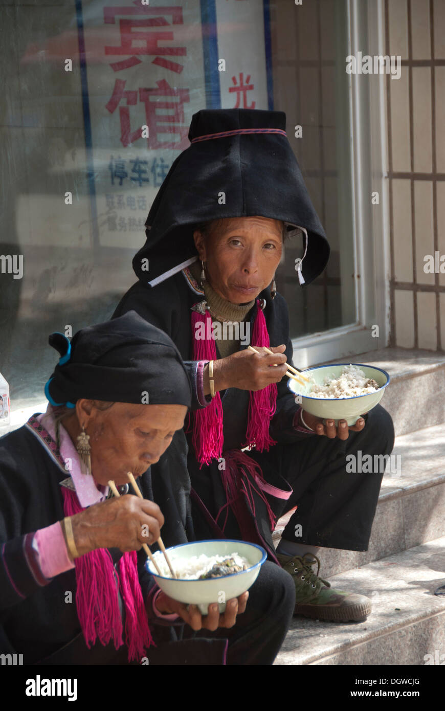 Indigenous people eat during celebrations hi-res stock photography and ...