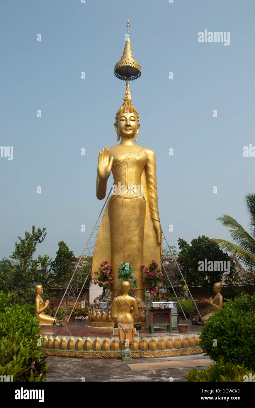 Theravada buddhism hi-res stock photography and images - Alamy