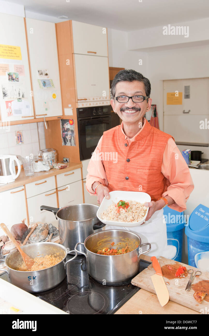 Indian chef hi-res stock photography and images - Alamy