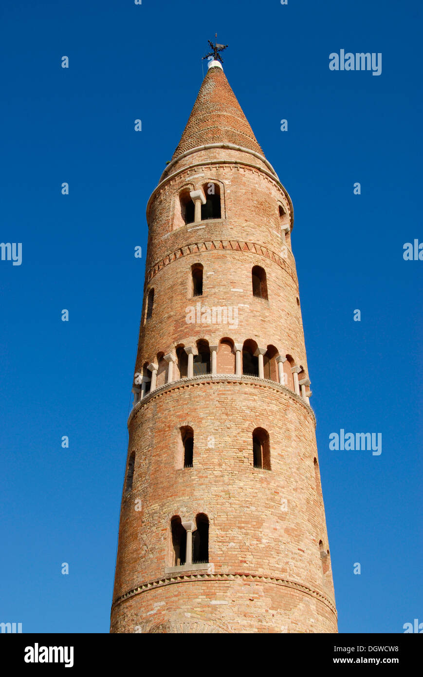 Stone round towers hi-res stock photography and images - Alamy