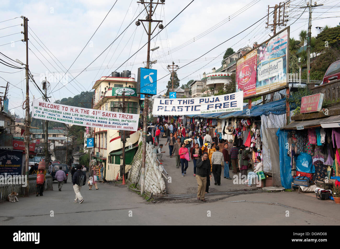 Pedestrians in the town centre, Nehru Road, The Mall, banner calling ...
