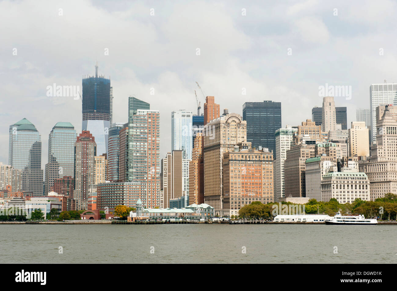 High rise skyline hi-res stock photography and images - Alamy