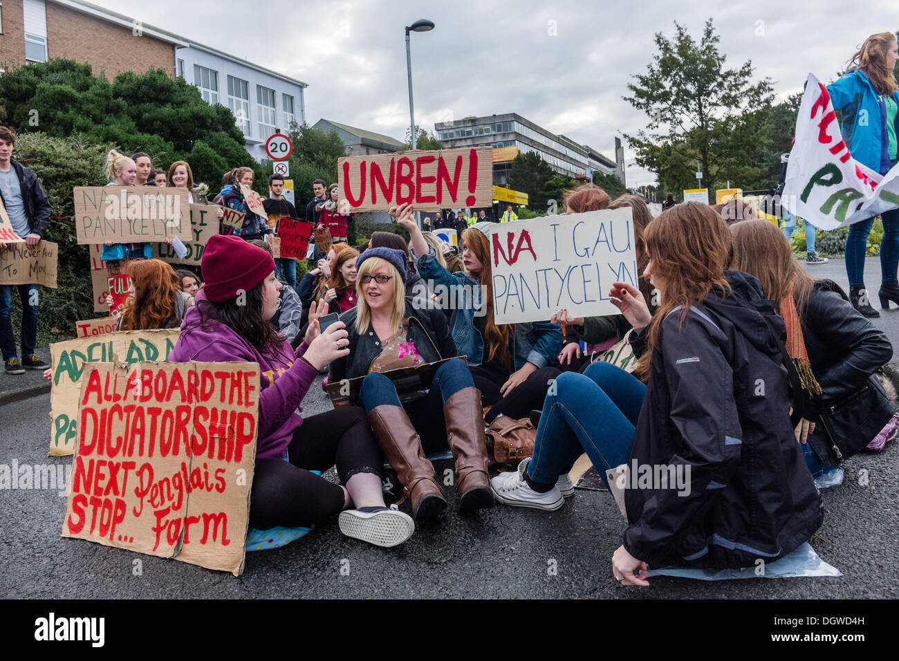 Aberystwyth, Wales, UK. 26th Oct 2013. Over a hundred welsh speaking ...