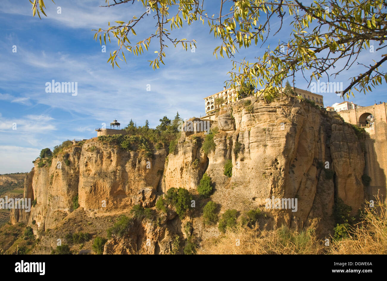 Cliff top houses hi-res stock photography and images - Alamy
