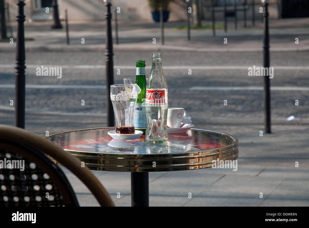 Street bollards paris hi-res stock photography and images - Alamy