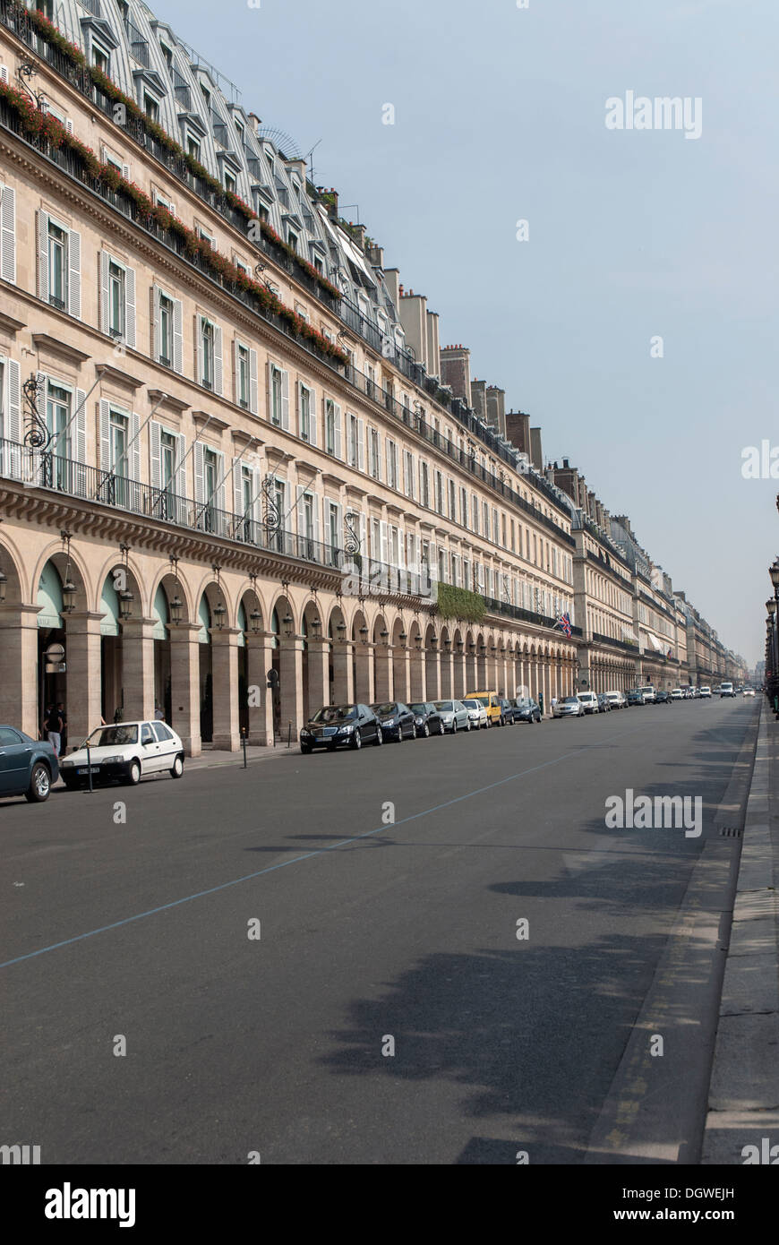 The arches of the rue de rivoli hi-res stock photography and images - Alamy