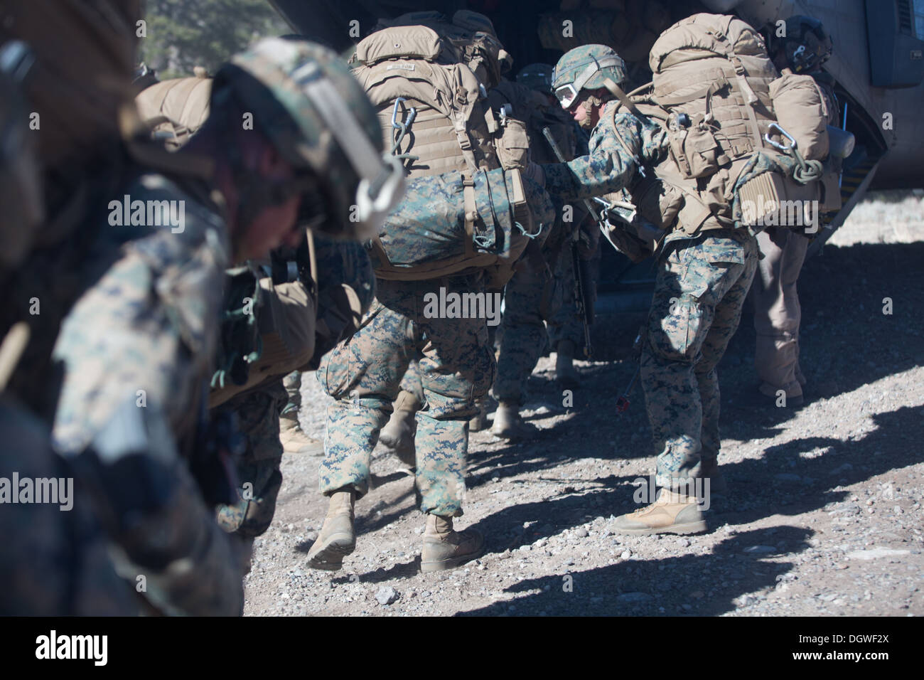 U.S. Marines from Charlie Company, 1st Battalion, 5th Marine Regiment ...