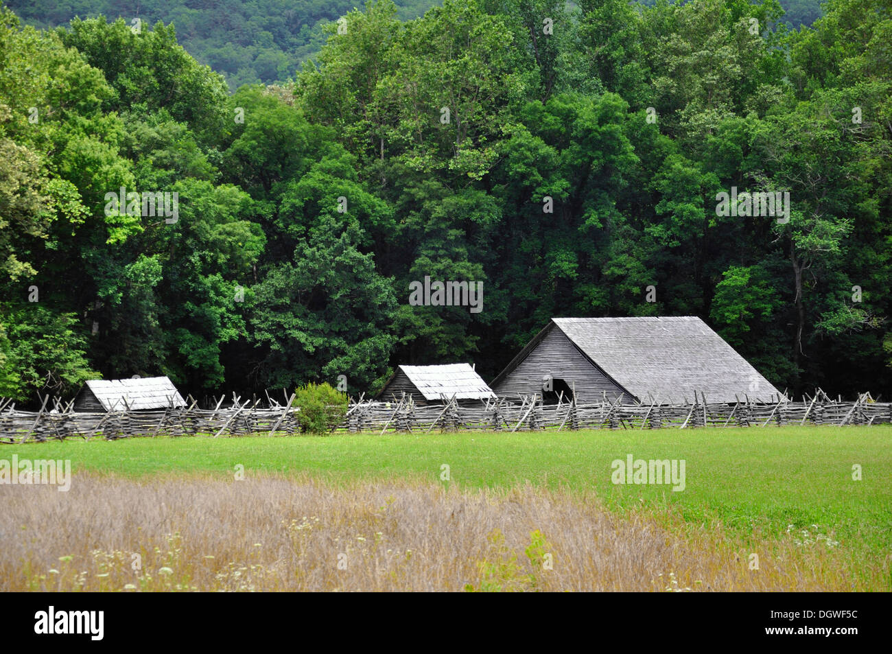 Mountain Farm Museum at the Oconaluftee Visitor Center, Smoky Mountains ...