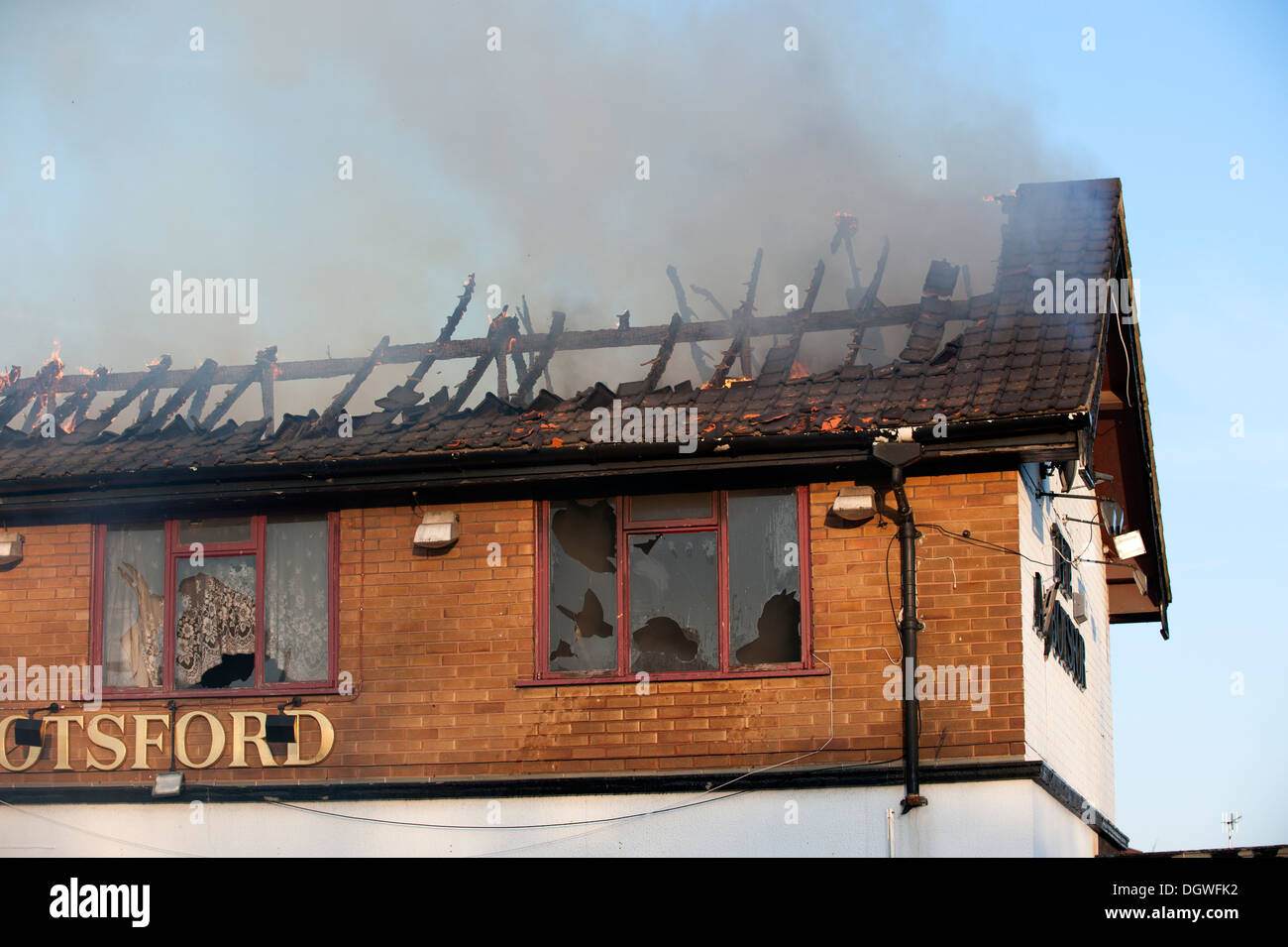 Derelict Pub Public House Roof on Fire Arson Stock Photo - Alamy