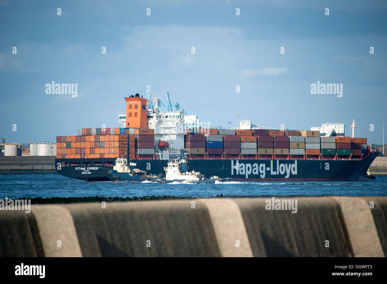 Hapag-Lloyd Hapag Lloyd Sea Shipping Ship Container Stock Photo - Alamy