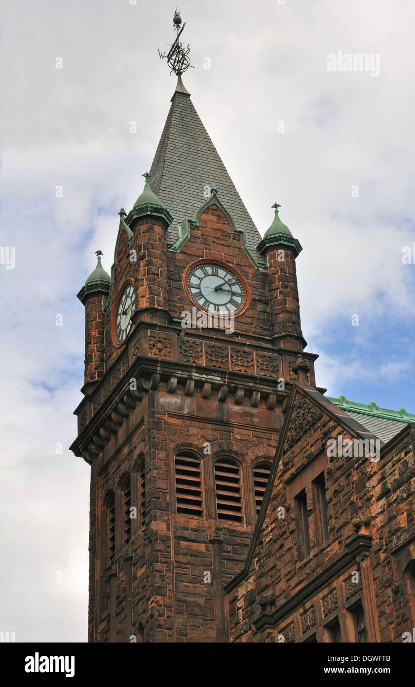 Campus clock tower hi-res stock photography and images - Alamy