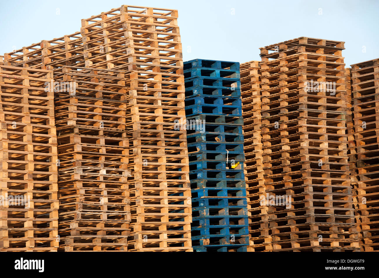 Stacked wooden pallets hi-res stock photography and images - Alamy