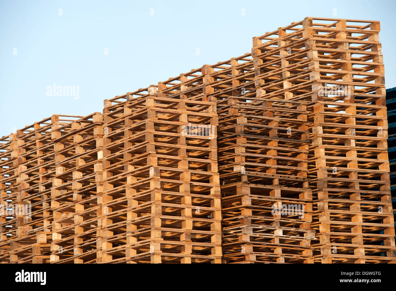 Stacked pallets hi-res stock photography and images - Alamy
