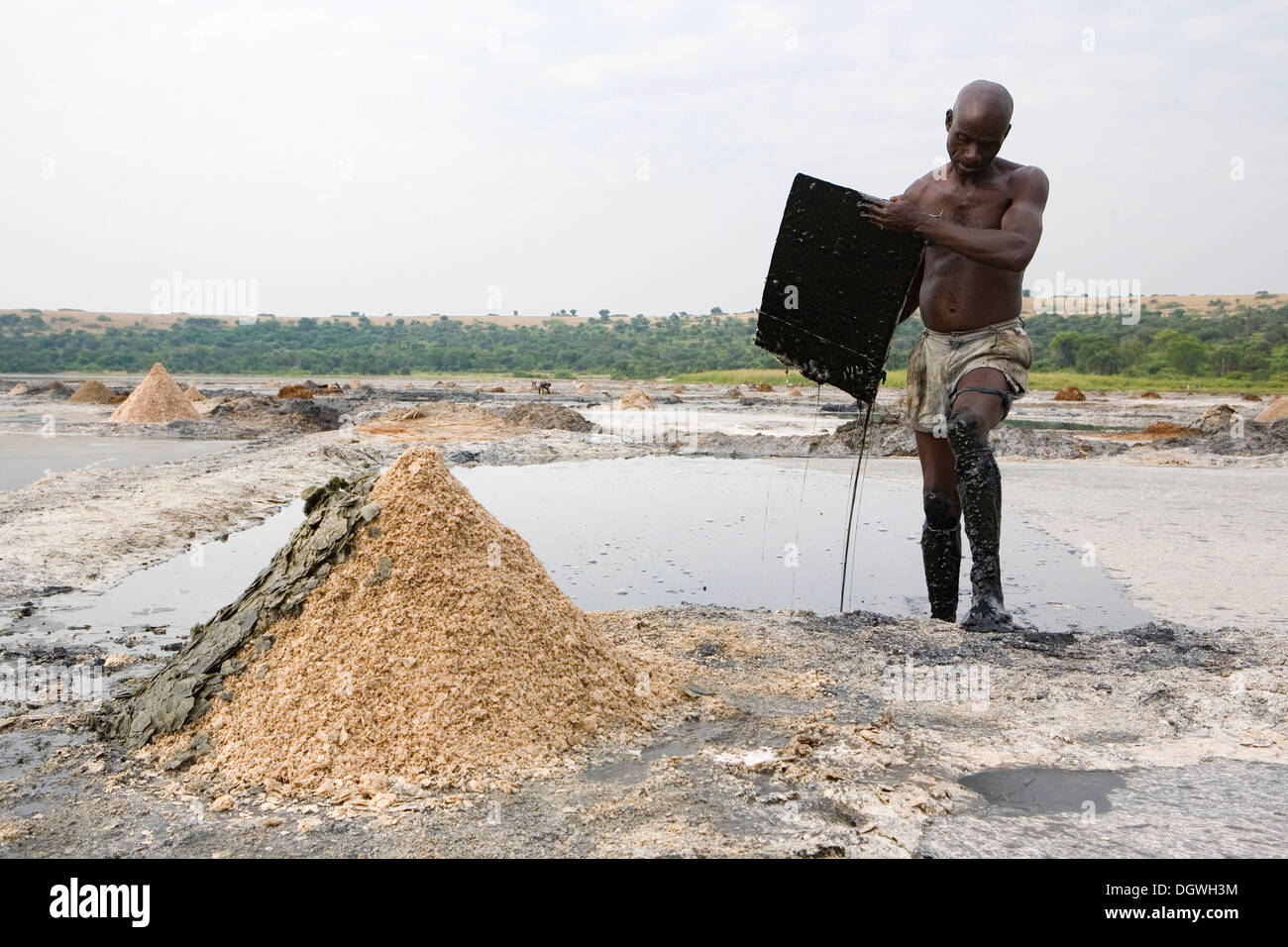 Salt worker on Lake Kasenyi, Queen Elizabeth National Park, Kasenyi ...