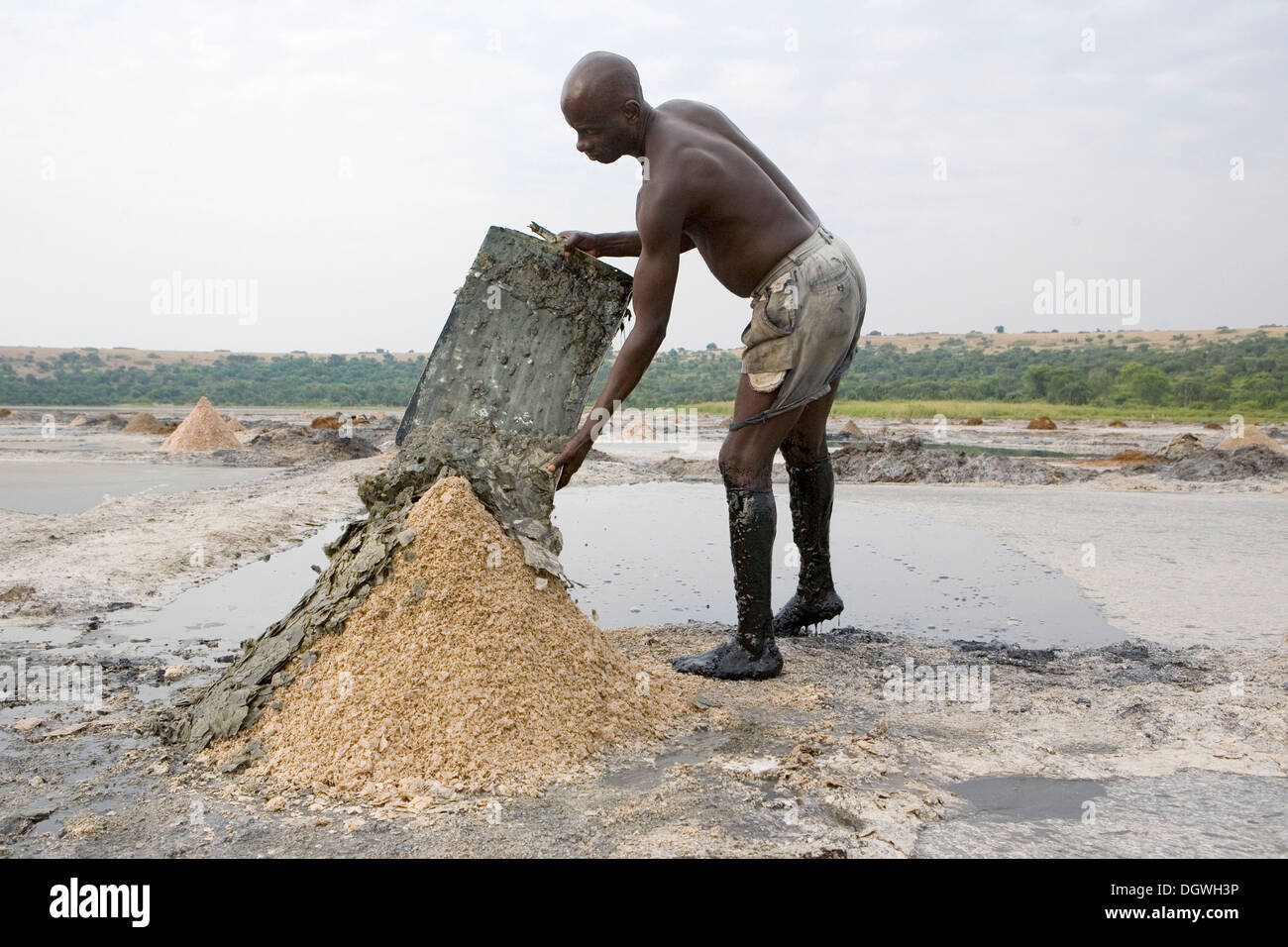 Salt worker on Lake Kasenyi, Queen Elizabeth National Park, Kasenyi ...