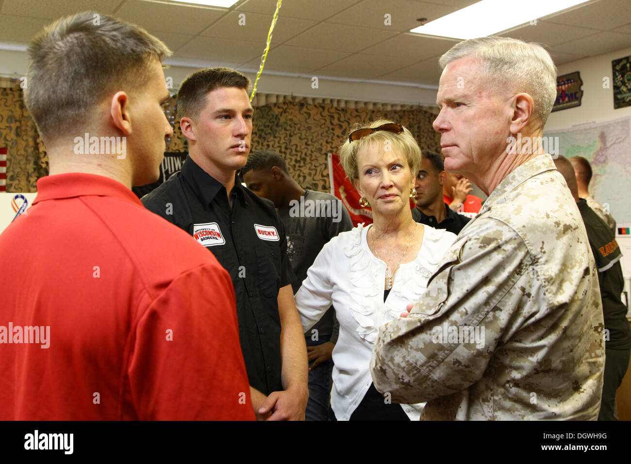 The 35th commandant of the marine corps hi-res stock photography and ...