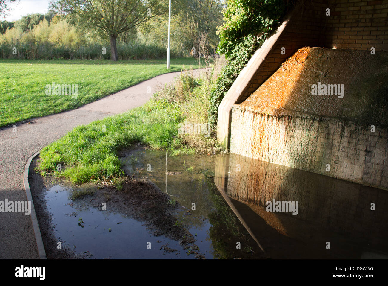 Limestone patterns under a bridge Stock Photo - Alamy