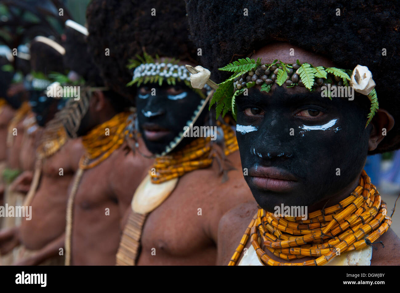 Black decorated and painted tribesmen celebrating the traditional Sing ...