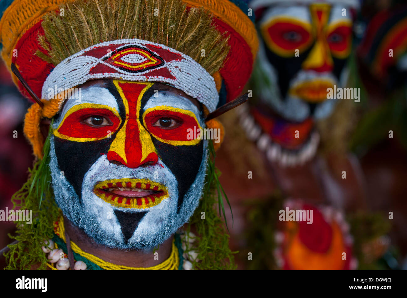 Papua new guinea men hi-res stock photography and images - Alamy