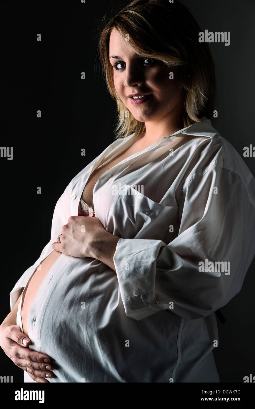 Eight months pregnant hi-res stock photography and images - Alamy