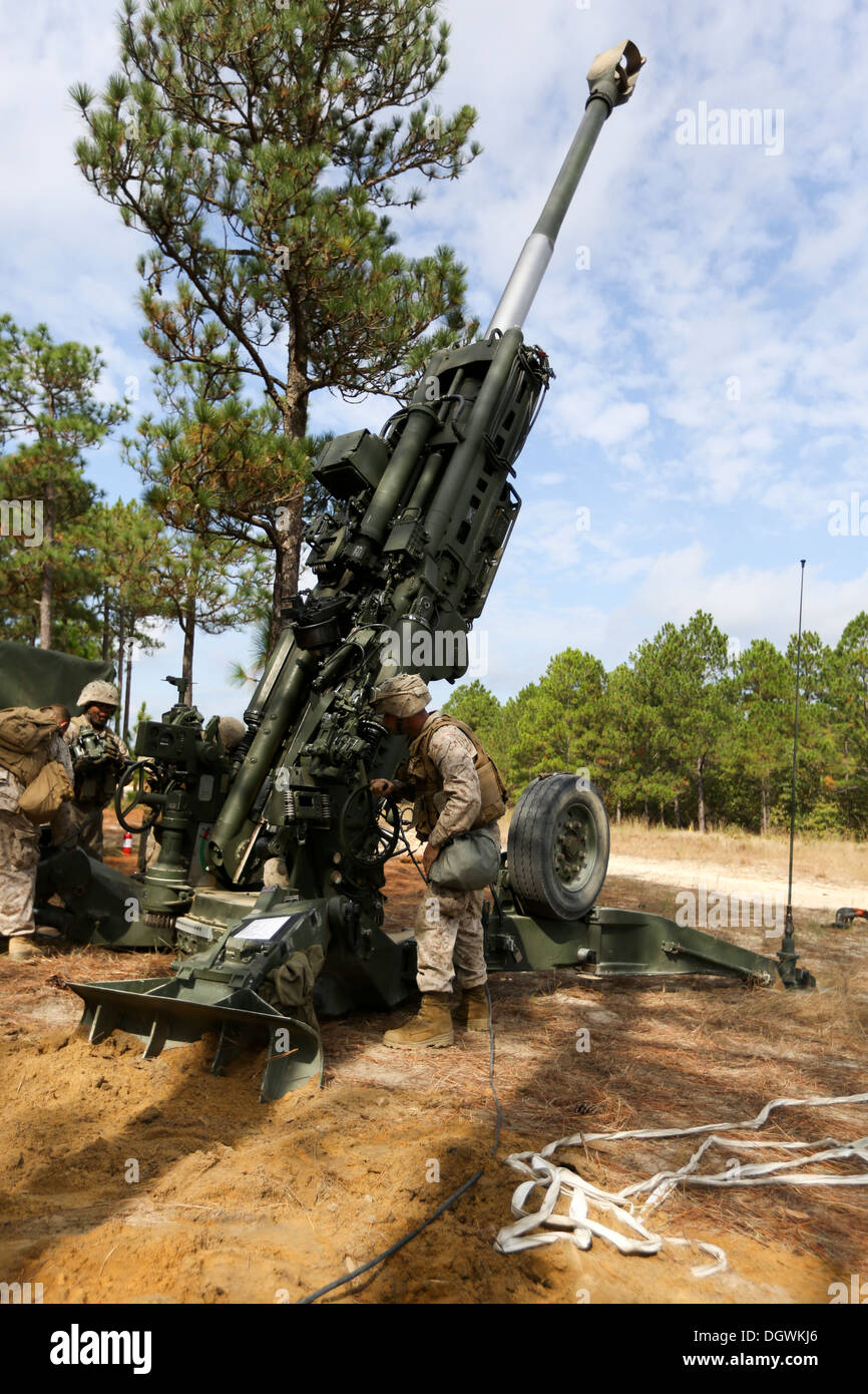 U S Marine Corps Lance Cpl Darin Moriarty An Assistant Gunner With