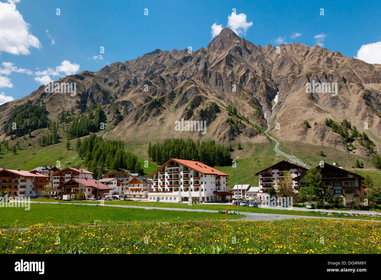 View of the village of Samnaun with Mt Piz Ot, Albula Alps, Samnaun ...