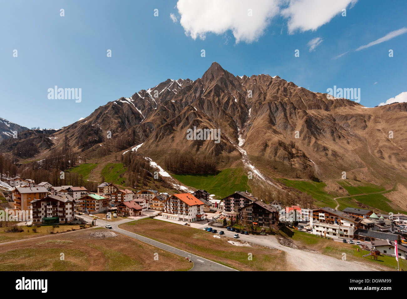 View of the village of Samnaun with Mt Piz Ot, Albula Alps, Samnaun ...