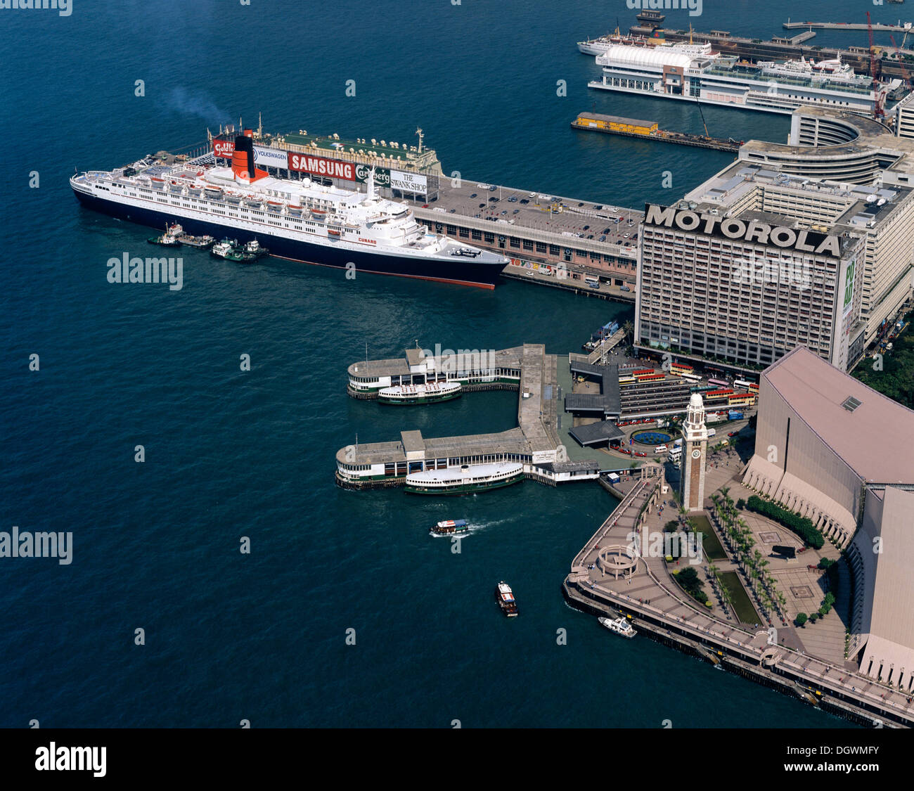 Elizabeth 2 hi-res stock photography and images - Alamy