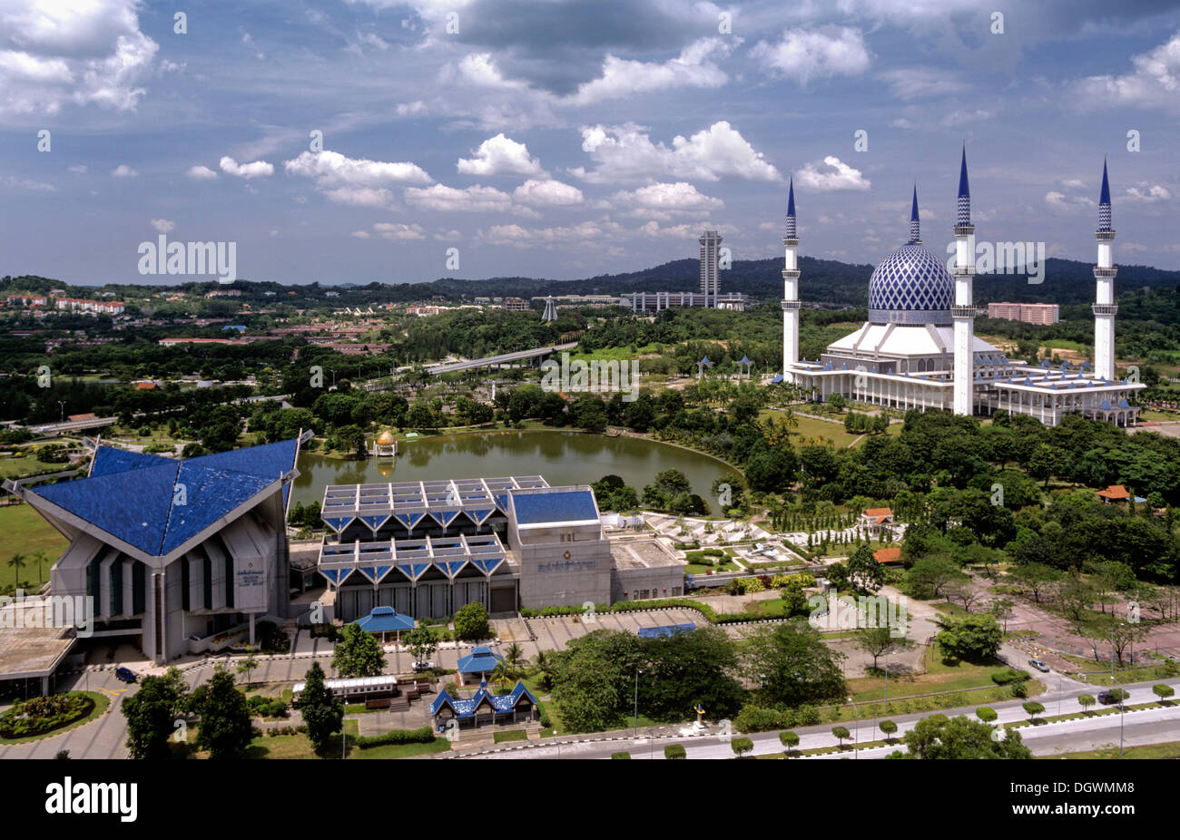 Sultan Salahuddin Abdul Aziz Shah Mosque, Shah Alam, Selangor ...