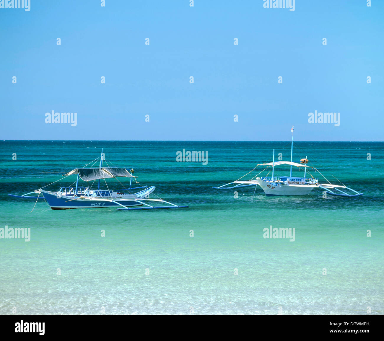 Banka traditional philippine outrigger boat hi-res stock photography ...