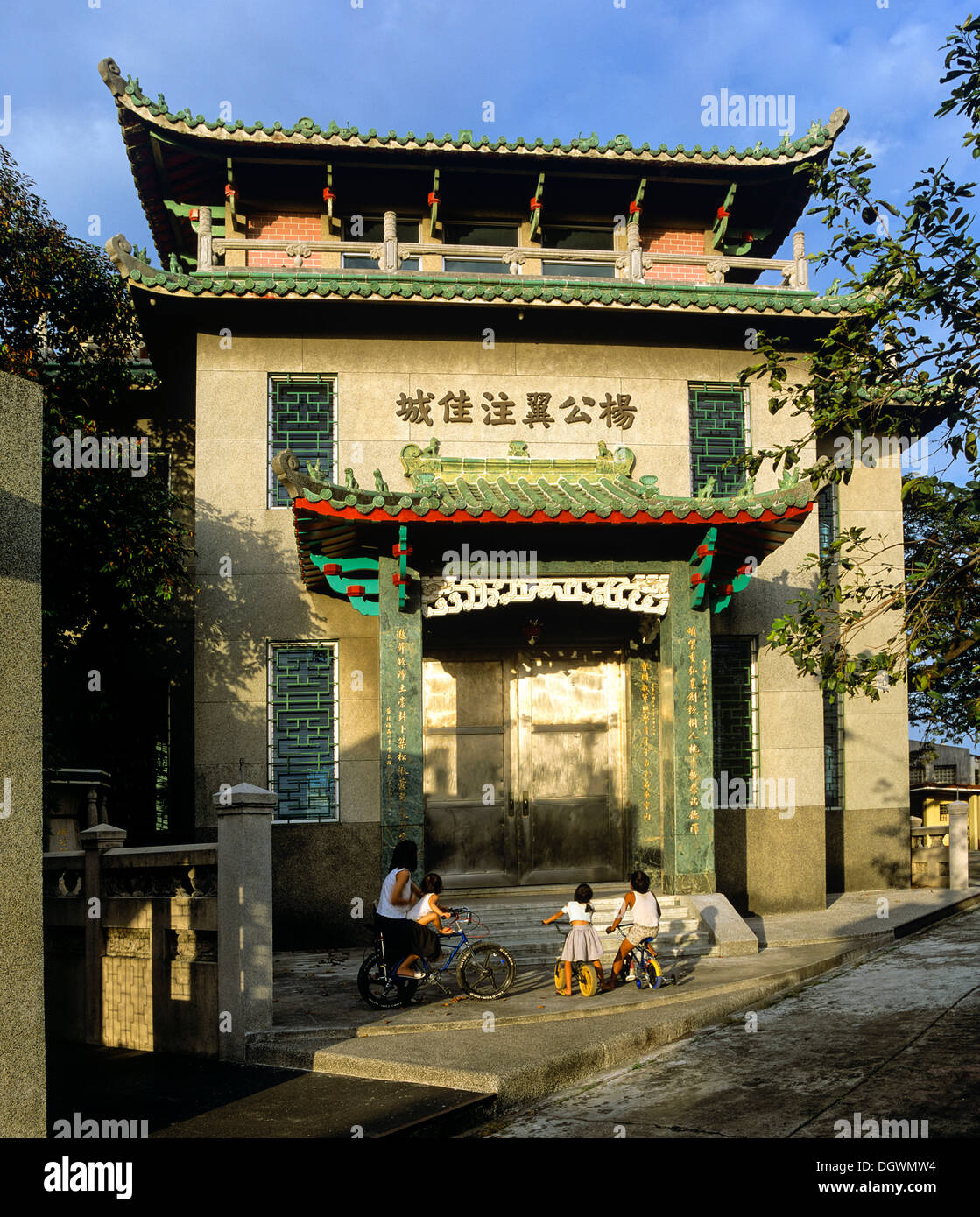 Chinese Cemetery, children playing in front of a mausoleum, Manila ...