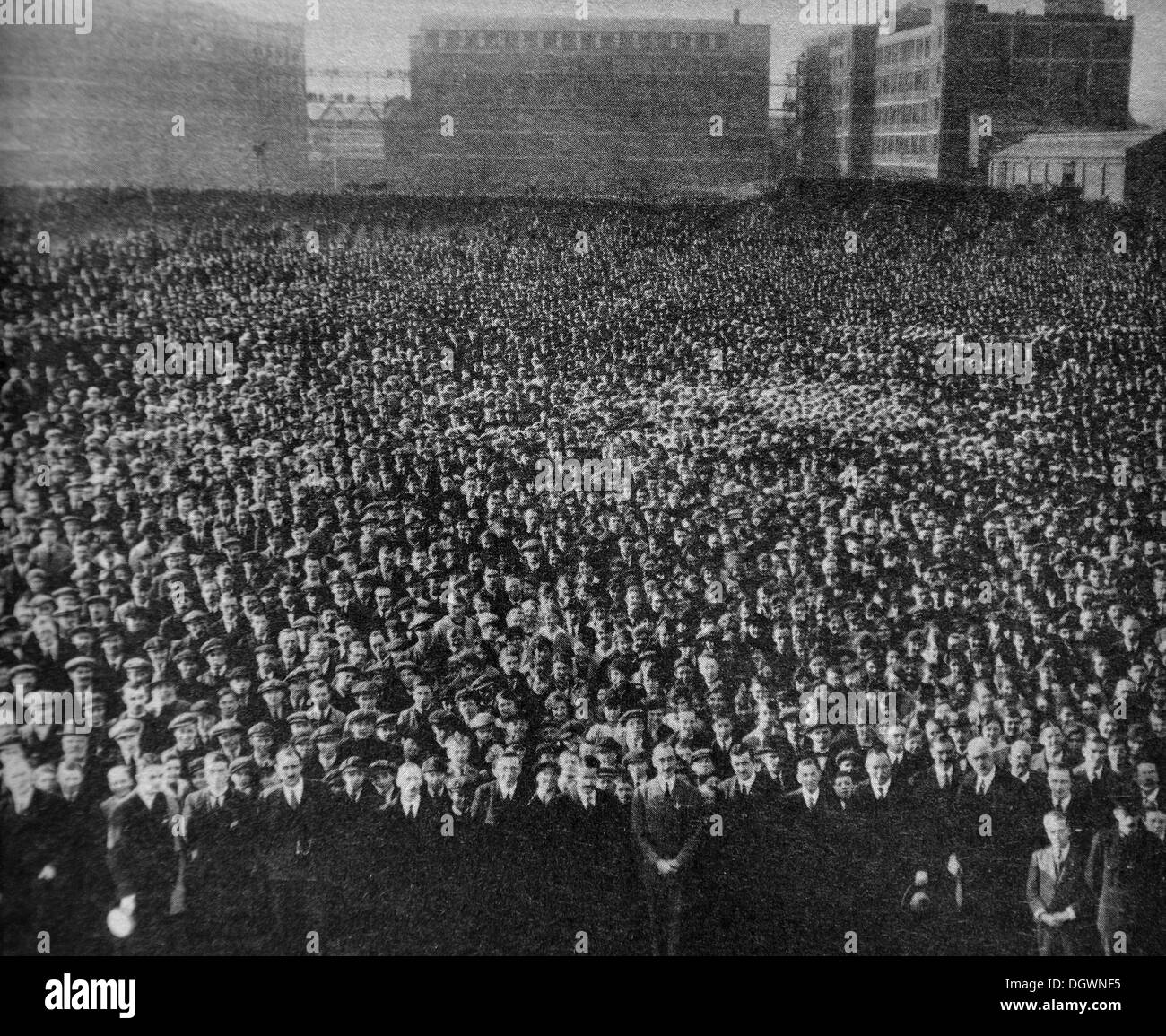 Old photograph of the British Vickers arms manufacturing factory ...