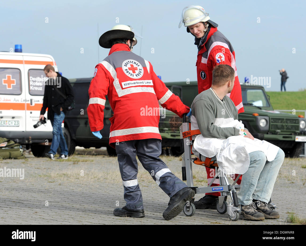Rescuers of the Federal Armed Forces and the German Red Cross (DRK ...