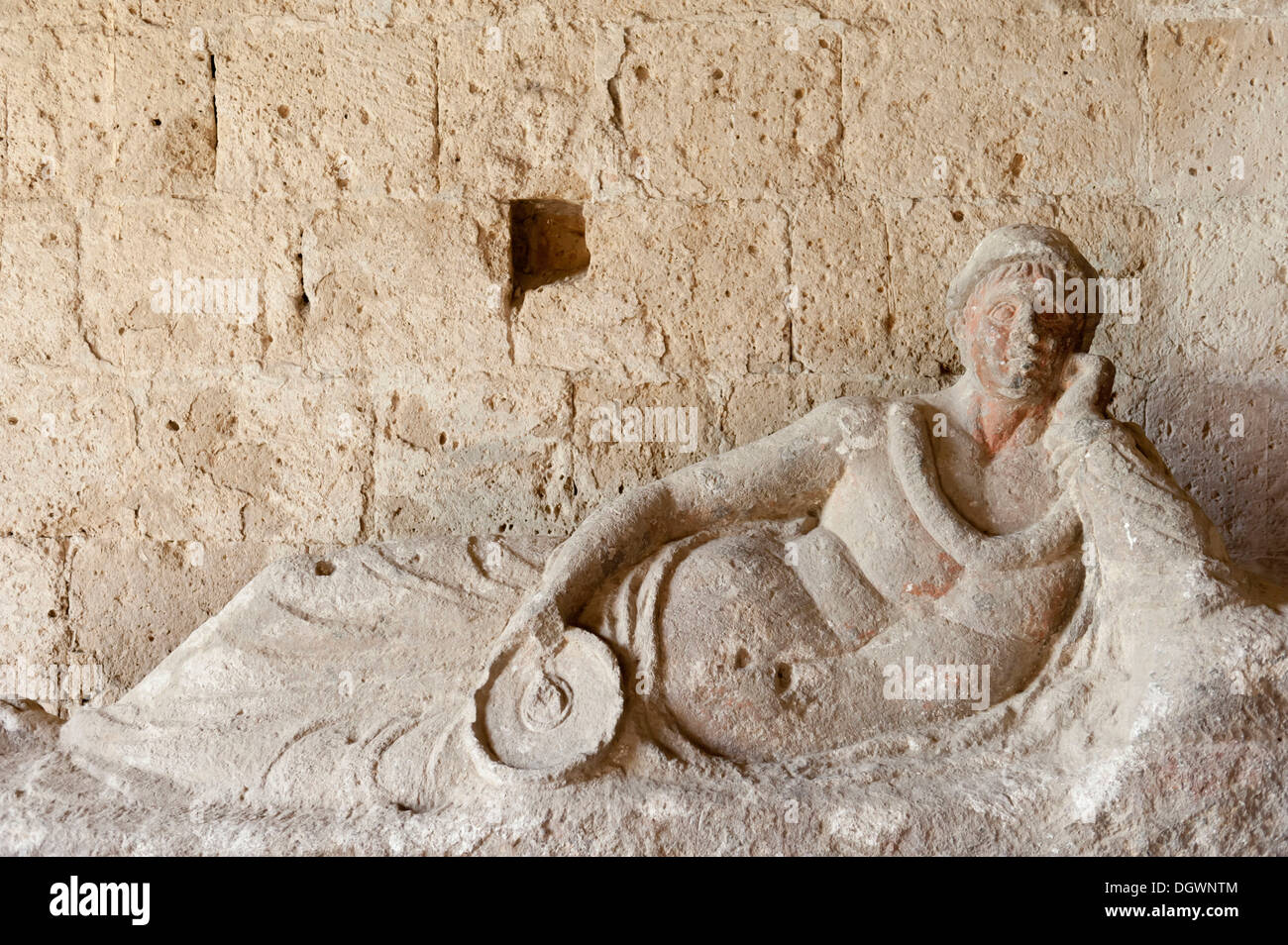Lying female sculpture hi-res stock photography and images - Alamy