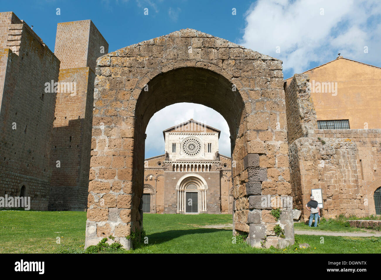 Romanesque basilicas hi-res stock photography and images - Alamy