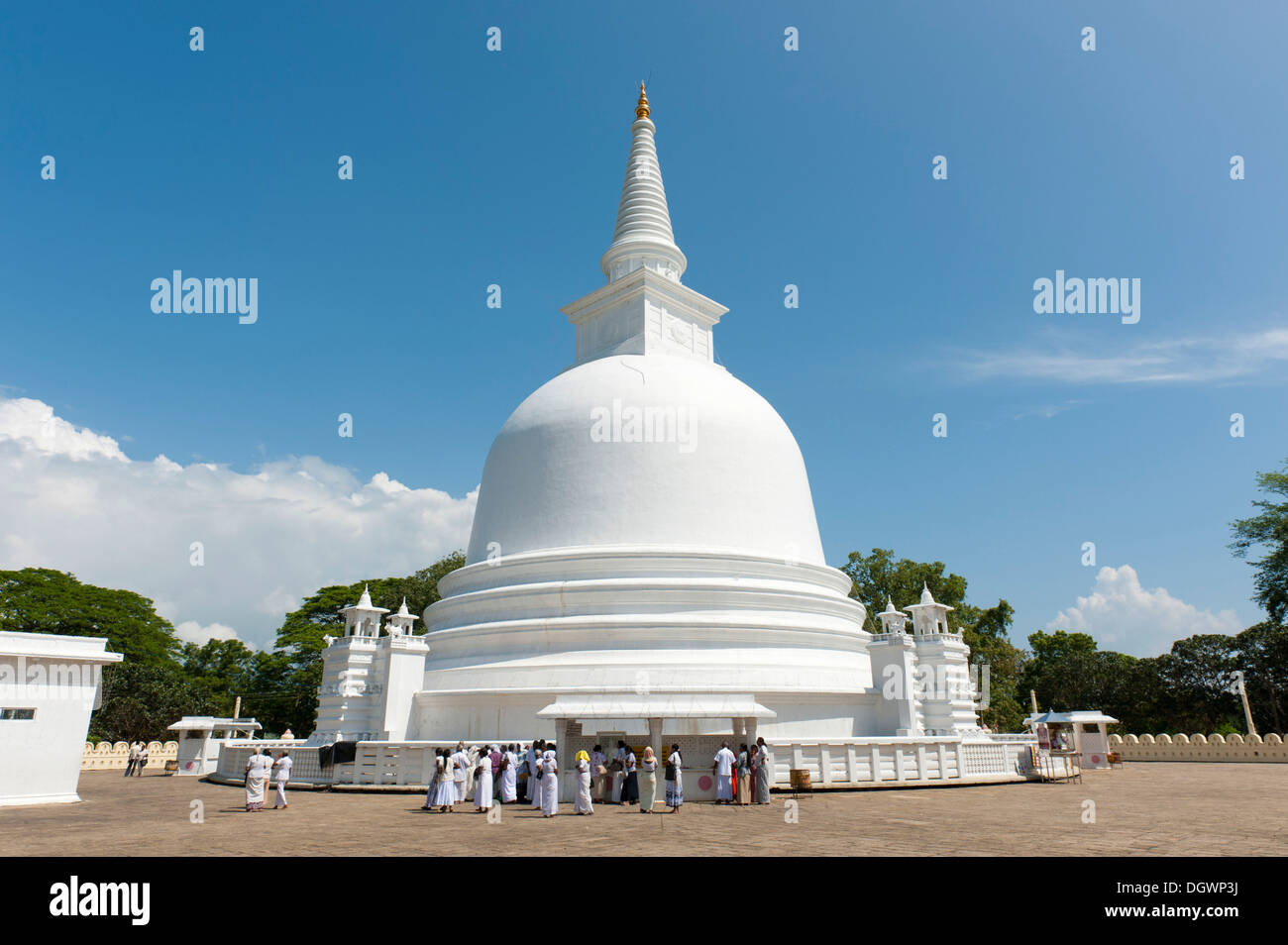 Great White Stupa, Buddhist Mahiyangana Temple, Mahiyangana, Sri Stock ...
