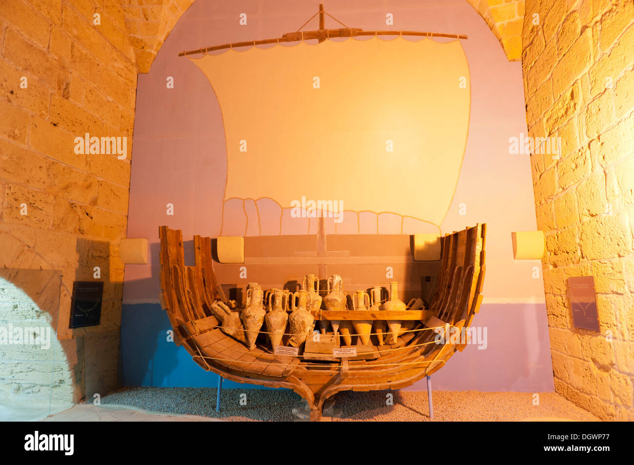 Kyrenia ship, replica with ancient amphoras, Schiffswrack-Museum, Girne ...