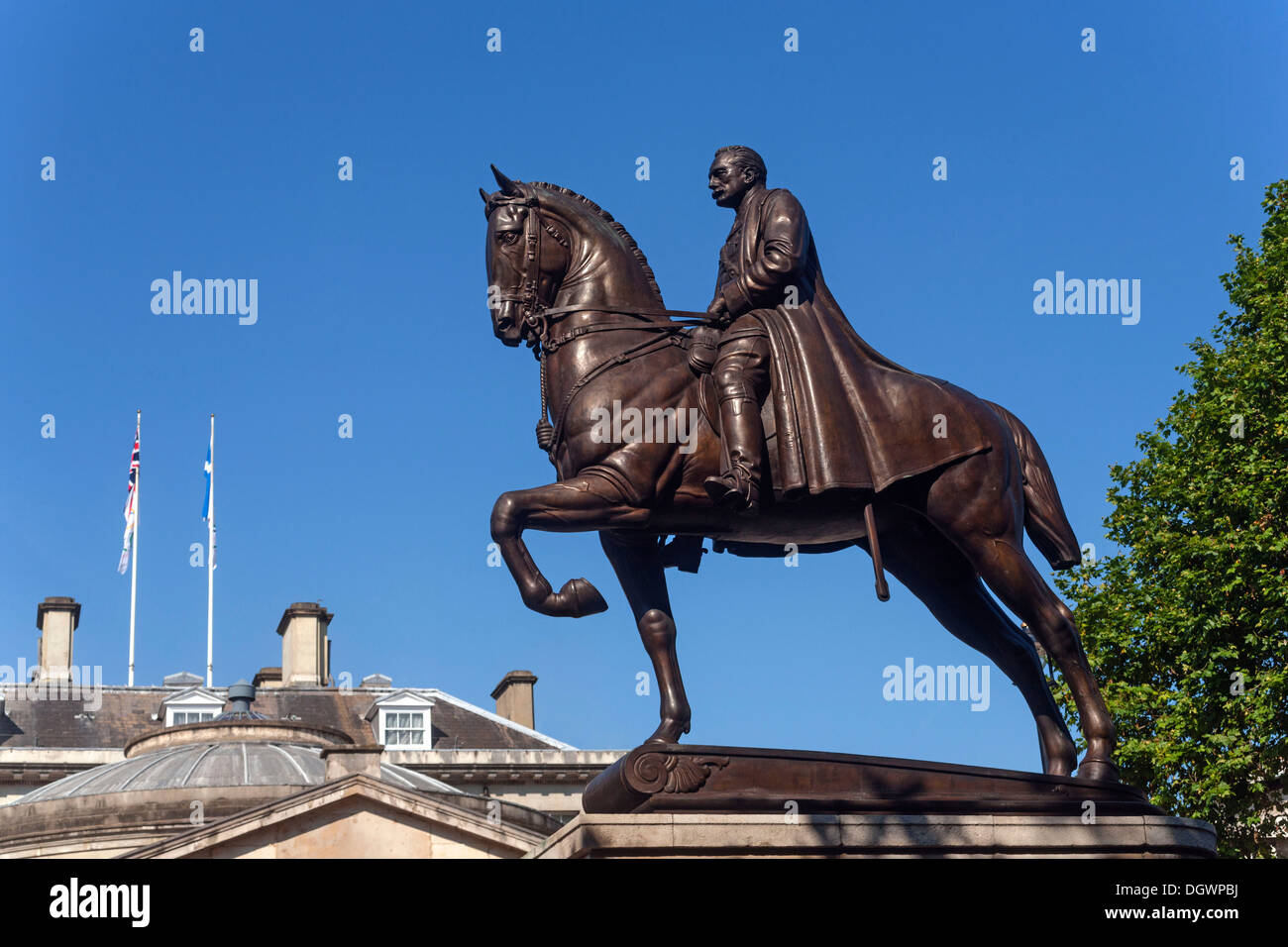 The earl haig memorial bronze equestrian statue hi-res stock ...