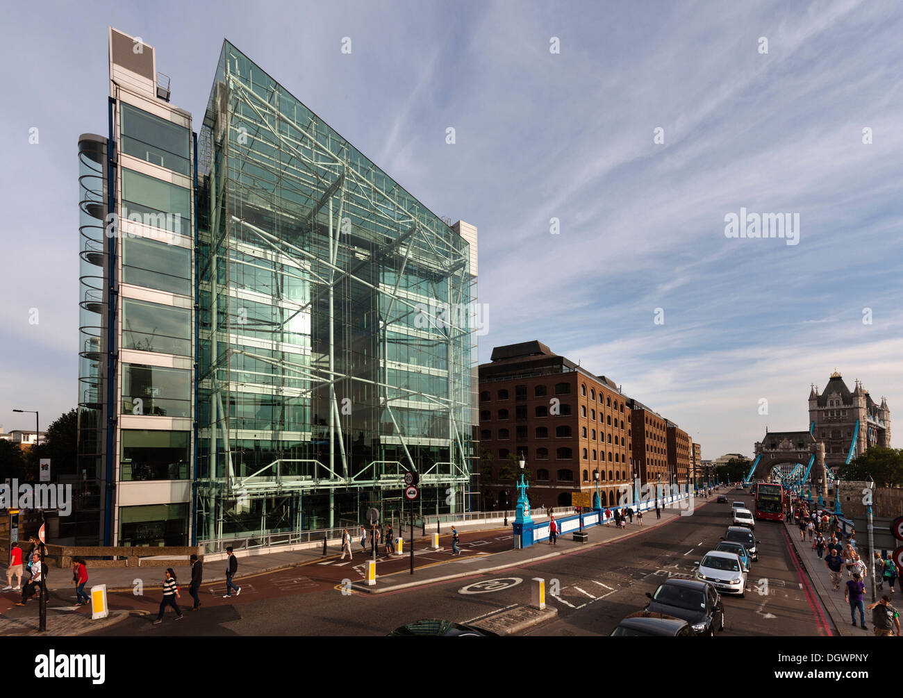 Tower bridge house hi-res stock photography and images - Alamy