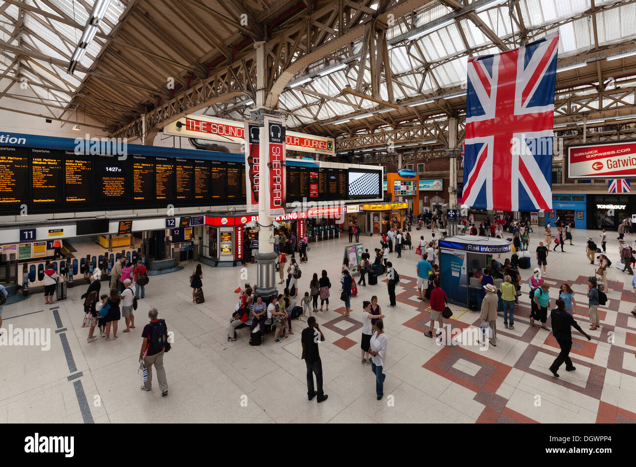 Inside victoria station london england hi-res stock photography and ...