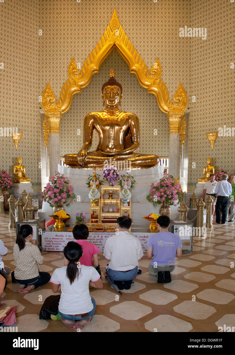 Golden Buddha, solid gold Buddha statue in Phra Maha Mondop, Wat ...