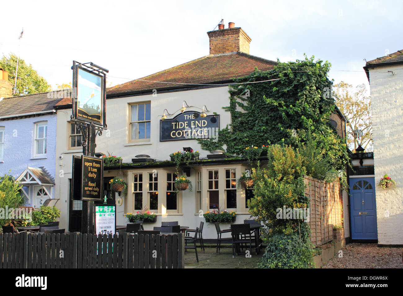 Tide End Pub beside the River Thames at Teddington SW London UK Stock ...