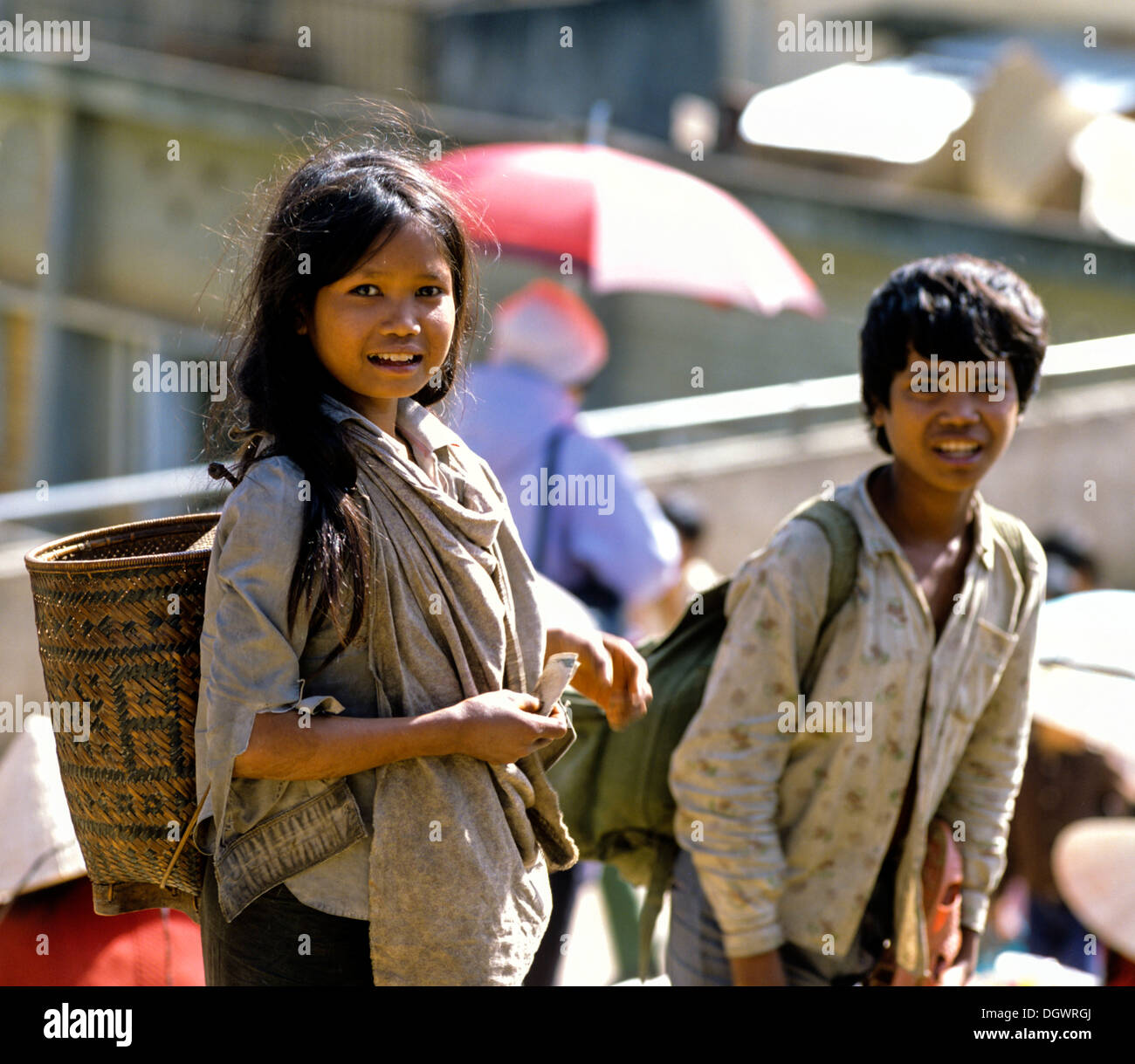 Girl and boy of the Cham or Tscham people, Da Lat, Provinz Lam Dong ...