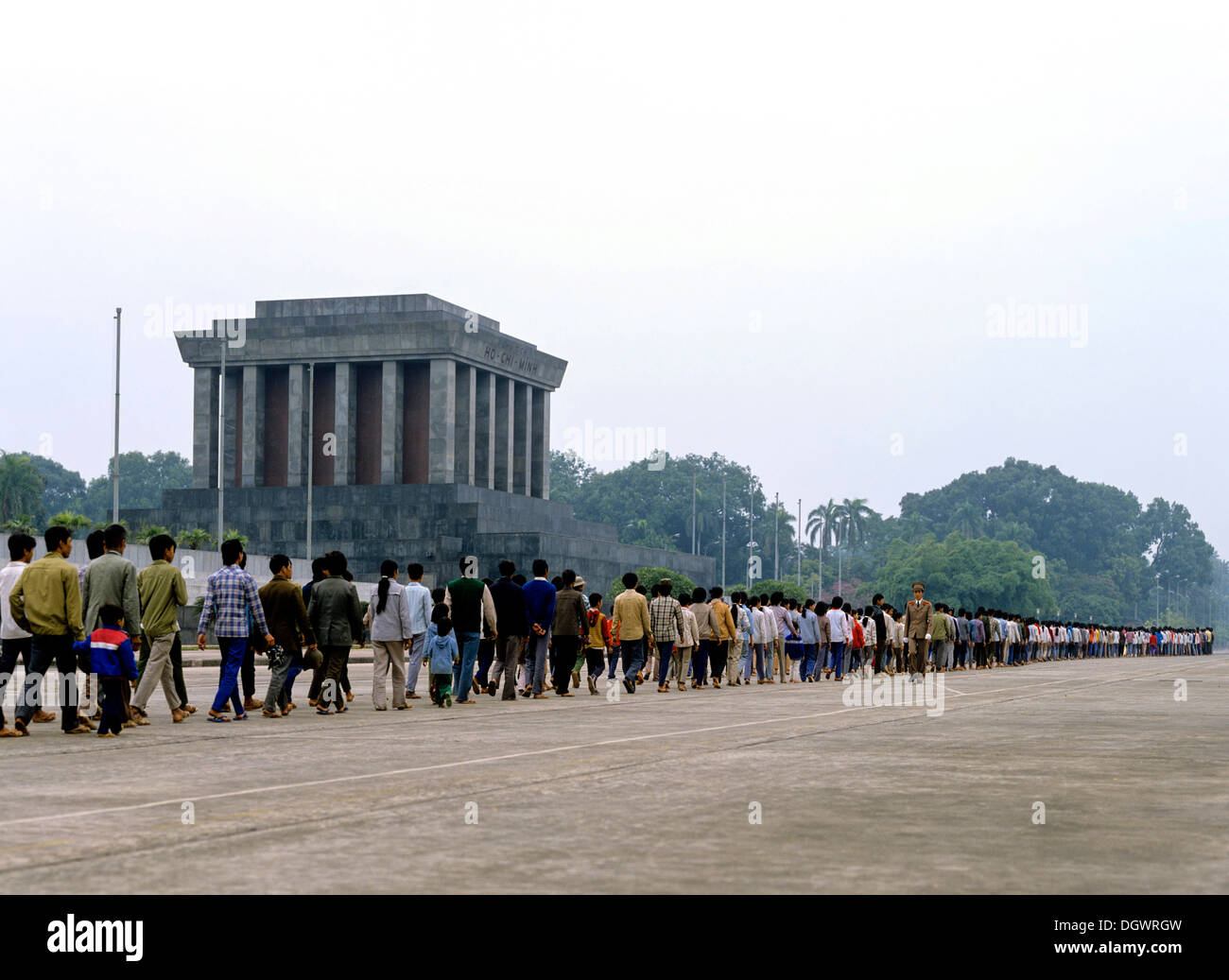 Queue of people wanting to visit the Ho Chi Minh Mausoleum, Hanoi ...