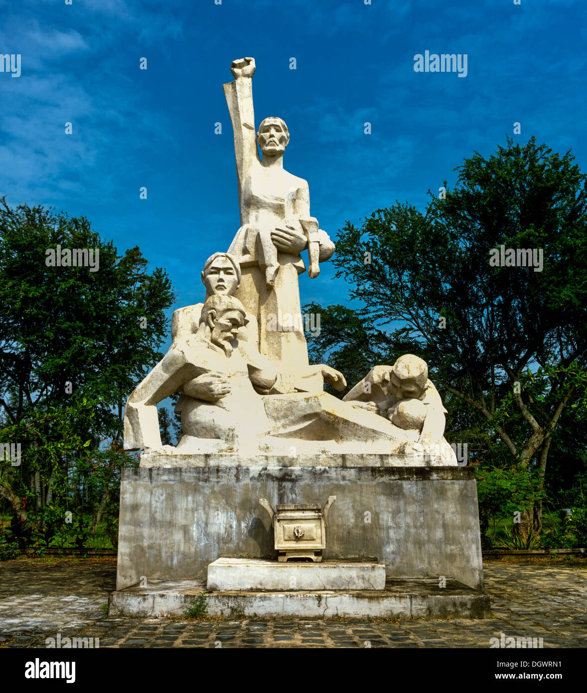 Memorial to the My Lai Massacre from 16th March 1968, My Lai, Son My ...