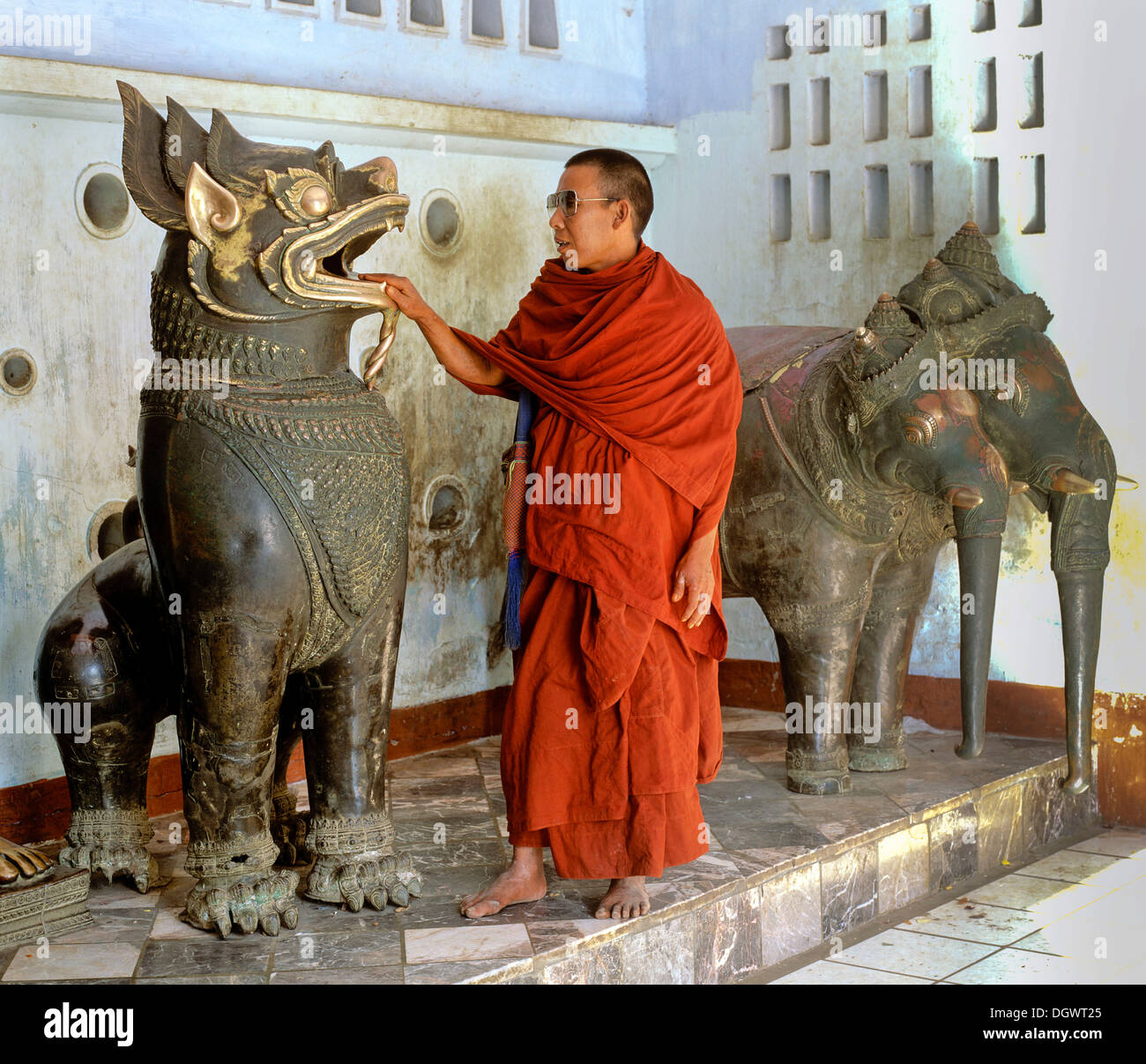 Airavata hi-res stock photography and images - Alamy