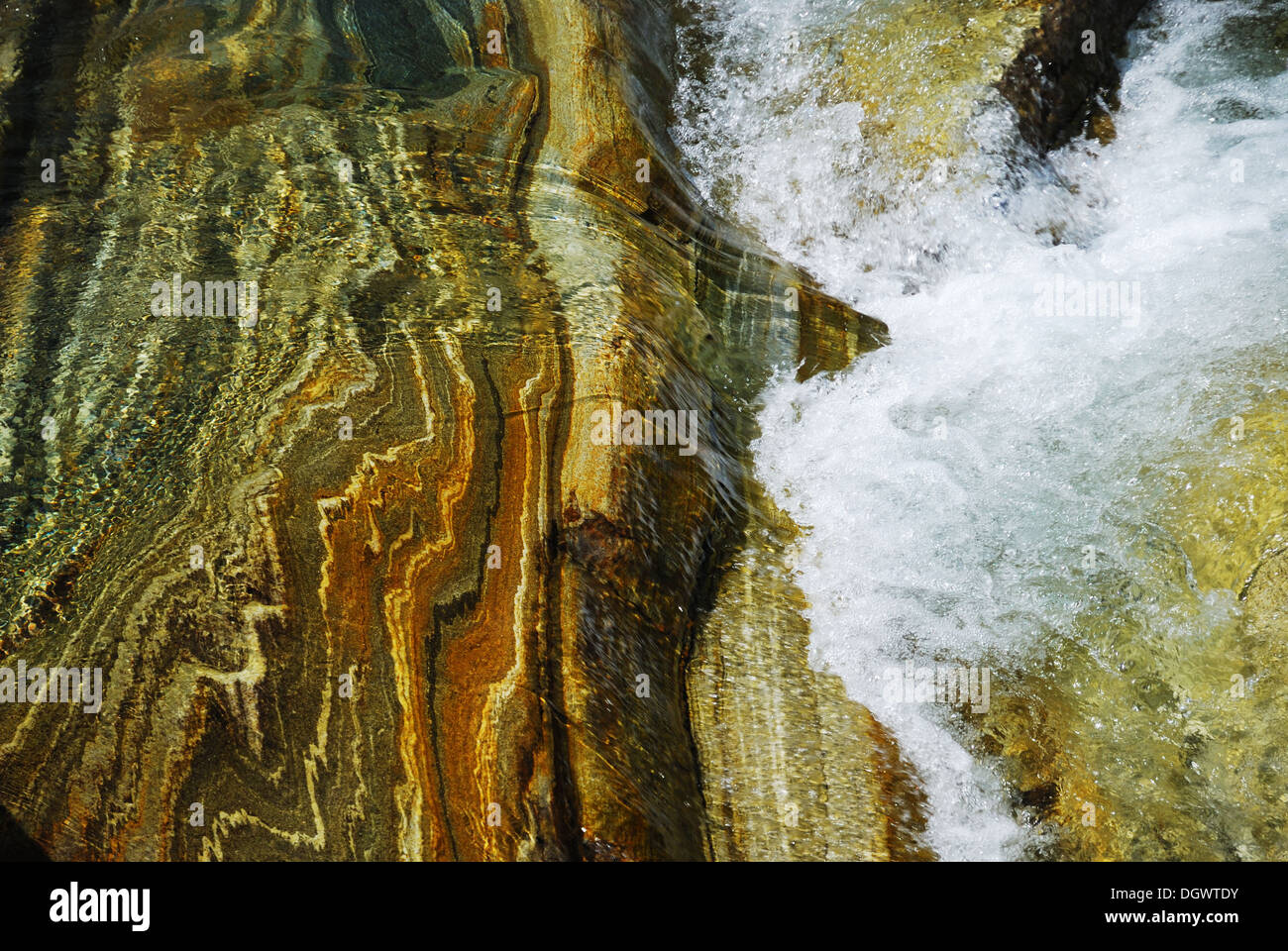 Clear riverbed hi-res stock photography and images - Alamy