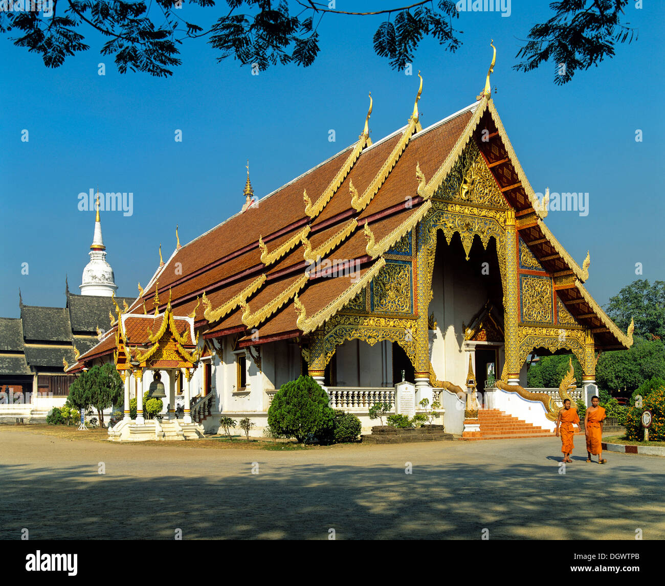 Phra sing luang temple hi-res stock photography and images - Alamy