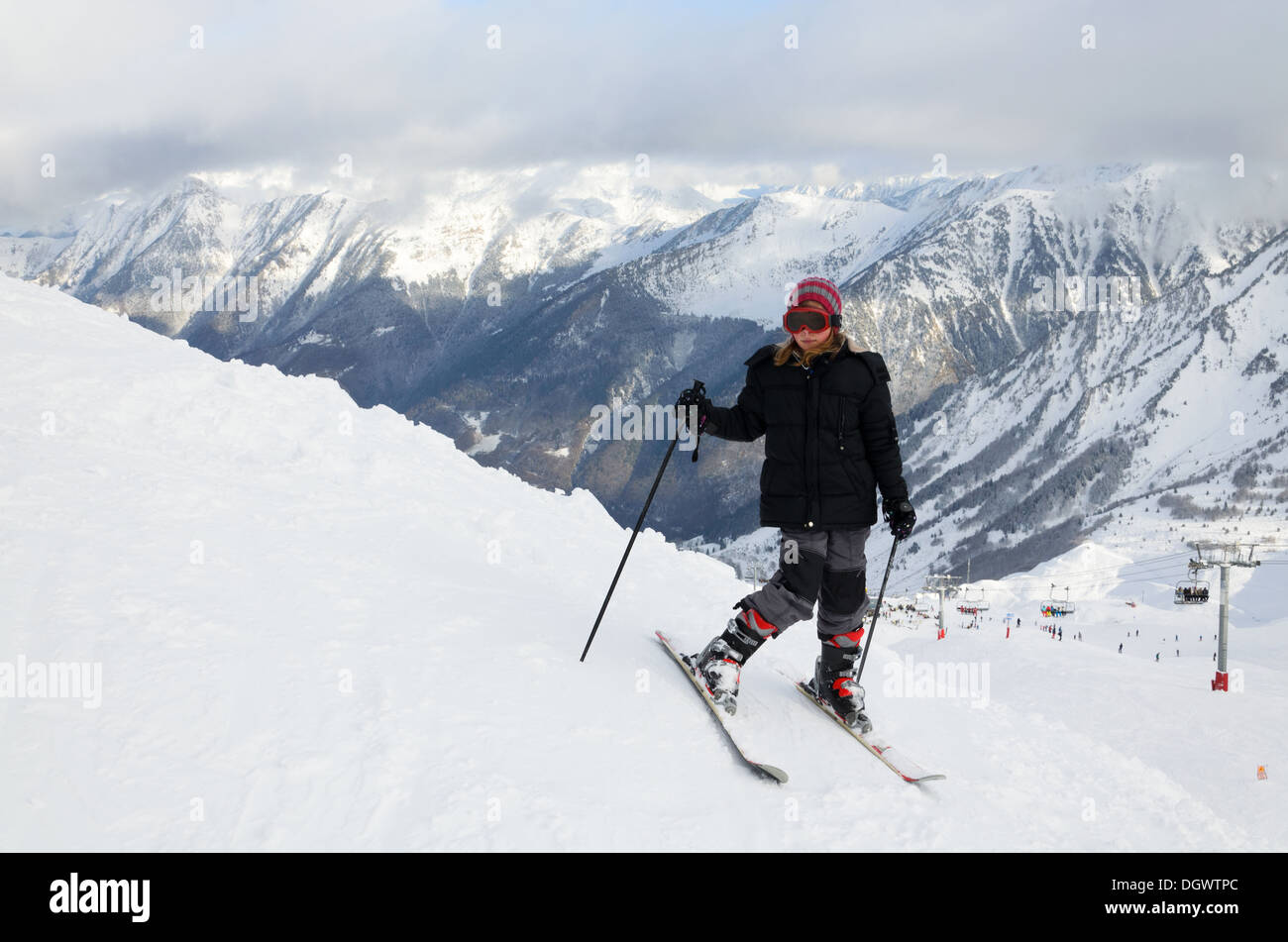 Skier on steep slope hi-res stock photography and images - Alamy