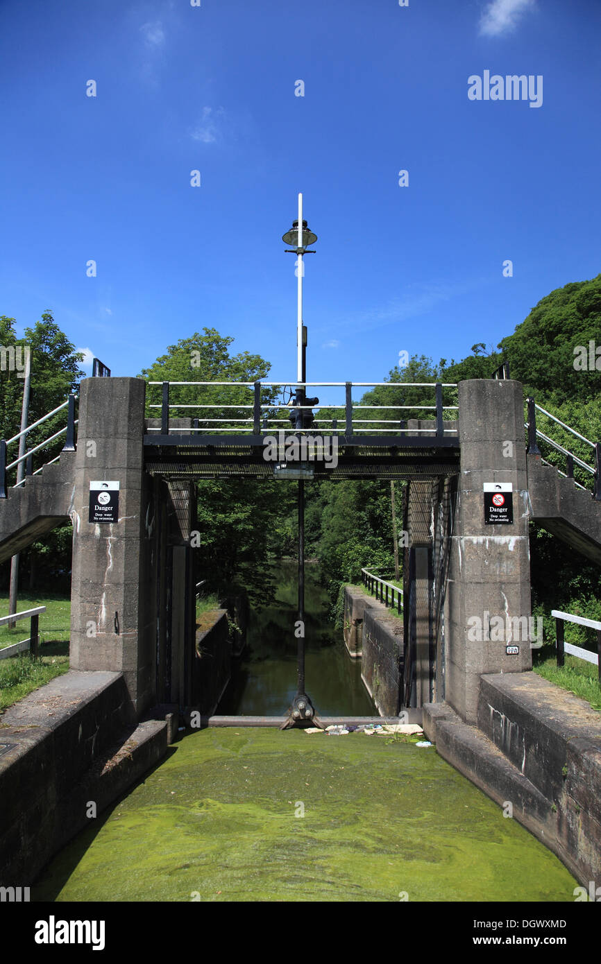 River weaver locks hi-res stock photography and images - Alamy